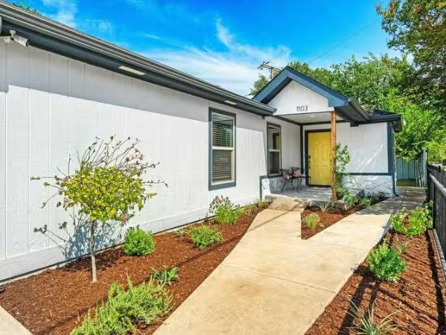 $2,500 4 Bed/2 Bath Fully Renovated House in Elmwood neighbo.