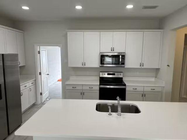 $2,500 4 Bedroom 3 Bathroom Townhouse In Riverview With Grea.