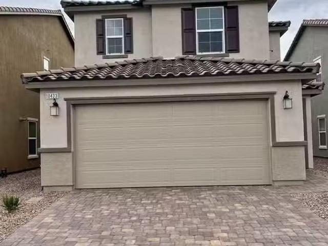 $2,500 4 Bedroom 3 Bathroom House In Las Vegas With Great Am.