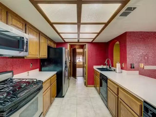 $2,500 5 Bedroom 2 Bathroom House In Las Vegas With Great Am.