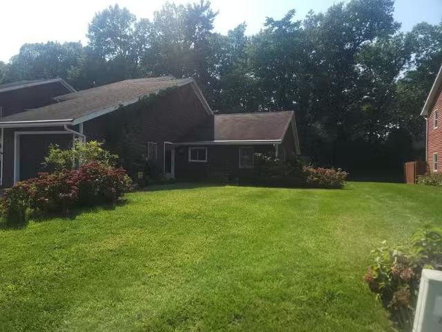 $2,500 2 Bedroom 1.5 Bathroom House In Kingston With Great A.