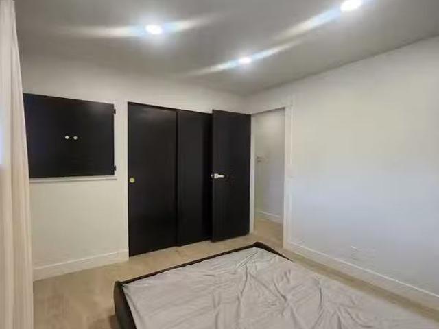 $2,500 3 Bedroom 2 Bathroom Fully furnished Duplex apartment.
