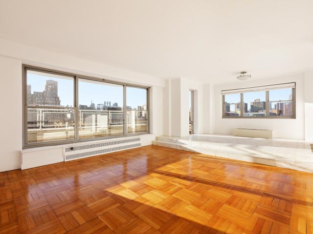 2 5TH Avenue 17D