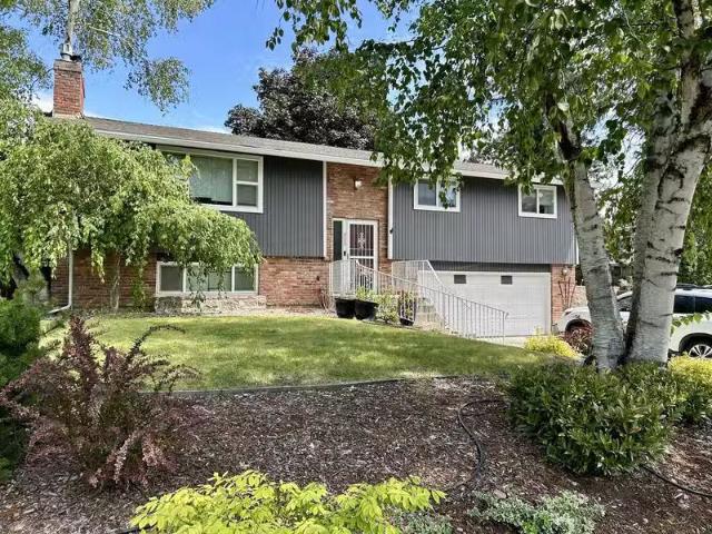 $2,600 4 Bedroom 2.5 Bathroom House In South Spokane With Gr.