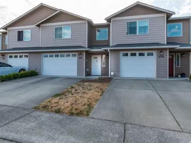 $2,600 3 Bed/2.5 Bath Townhouse In OAK HARBOR 5 min from NAS.