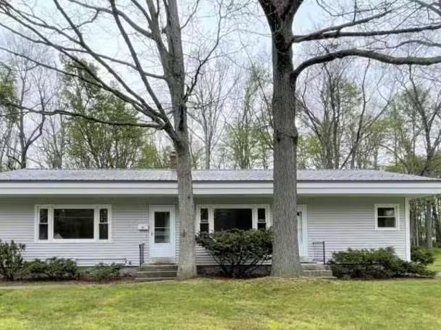 $2,600 3 Bedroom 1 Bathroom Apartment In South Burlington.