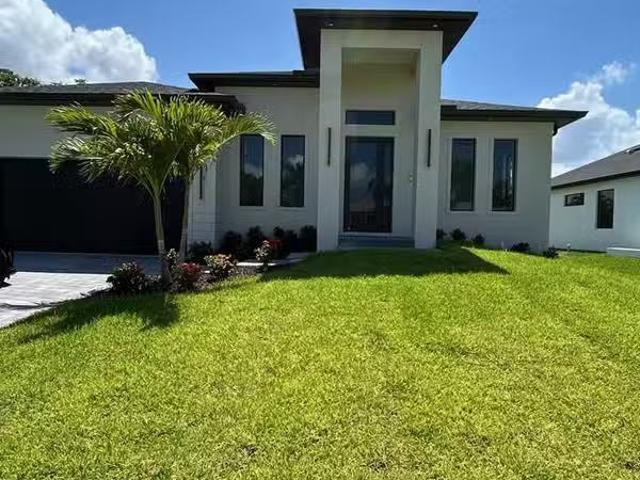 $2,600 3 Bedroom with Den /2 Bathroom House in Cape Coral wi.