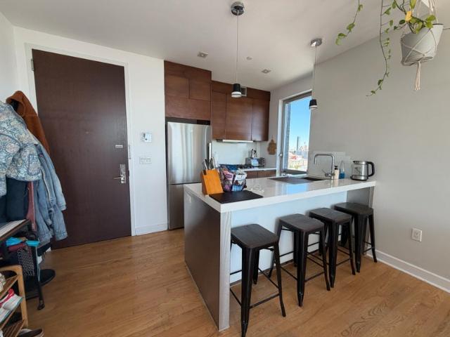 $2,600/month large bedroom in 2bd 2br in Clinton