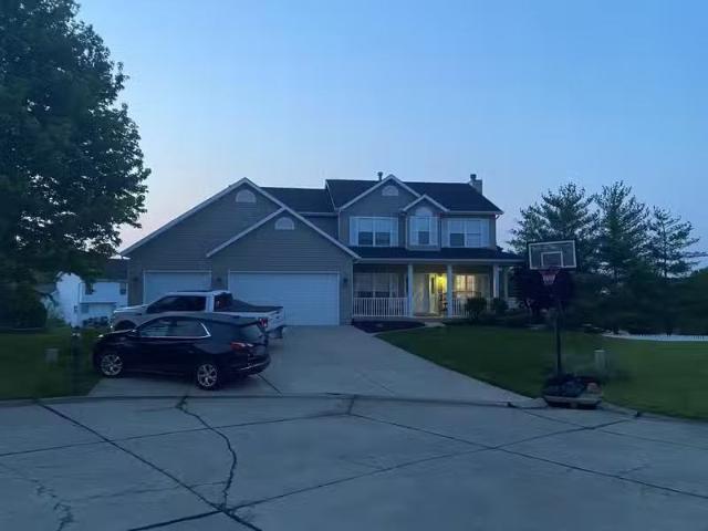 $2,700 4 Bedroom 3.5 Bathroom House In O'fallon With Great A.