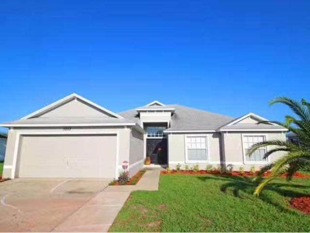 $2,700 4 Bedroom 2 Bathroom Pool Home in South Lakeland 525.