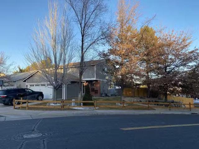 $2,700 3 Bedroom 2.5 Bathroom House In Reno With Great Ameni.