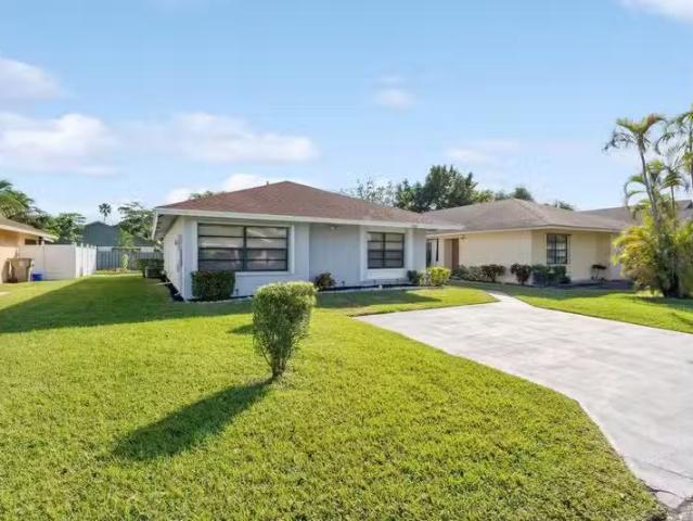 $2,850 3 Bedroom 2 Bathroom House In West Palm Beach With Gr.