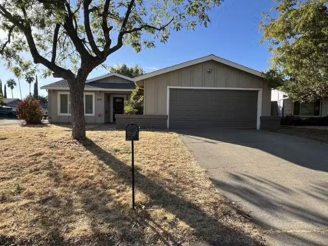 $2,800 4 Bedroom 2 Bathroom House In Sacramento With Great A.