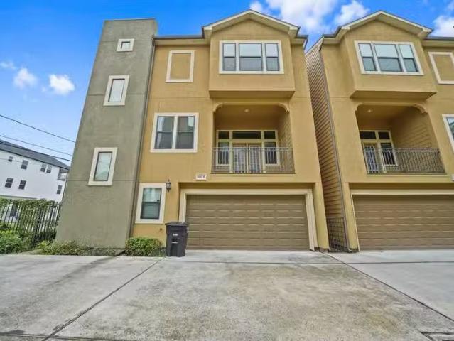 $2,800 3 Bedroom 3 Bathroom House In Heights, Houston With G.