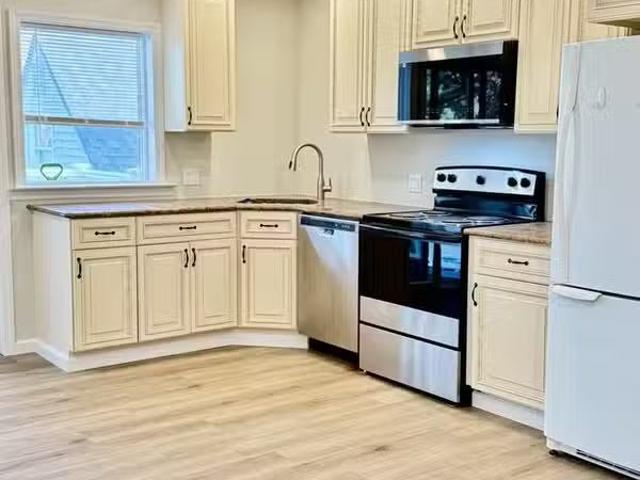 $2,950 2 Bedroom 1 Bathroom Apartment In Levittown With Grea.