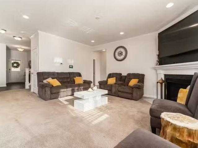 $2,995 5 Bedroom 2.5 Bathroom House In Reynoldsburg With Gre.