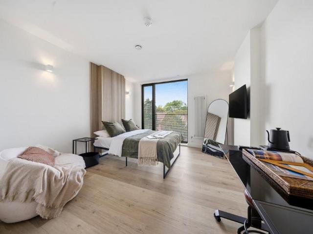 2A Greenhill Way, London HA1 Studio to rent £1,395 pcm £322 pw