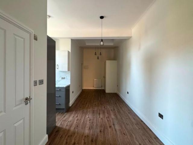 2A High Street, London SE25, 2 bed flat to rent, £1,850 pcm | PrimeLocation