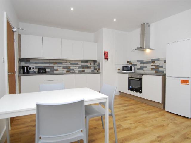 2A Old Town Street, Plymouth PL1 2 bed apartment to rent £1,343 pcm £310 pw