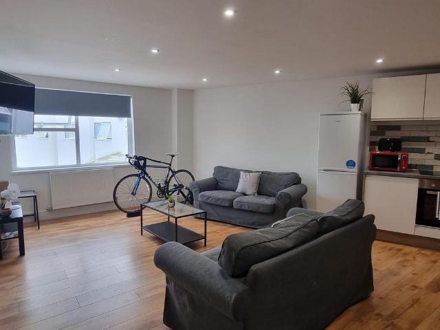 2A Old Town Street, Plymouth PL1 3 bed apartment to rent £1,937 pcm £447 pw