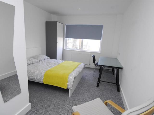 2A Old Town Street, Plymouth PL1 4 bed apartment to rent £2,513 pcm £580 pw