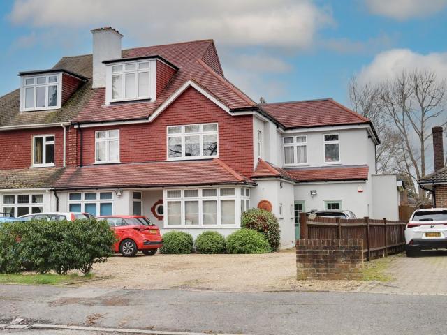 2A Peaks Hill, Purley CR8, Room to rent, £1,000 pcm | PrimeLocation