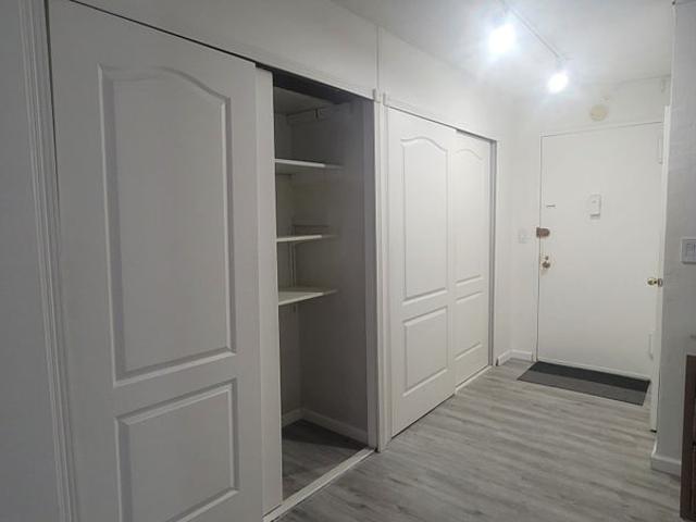 2b2b 10min walk from JSQ PATH