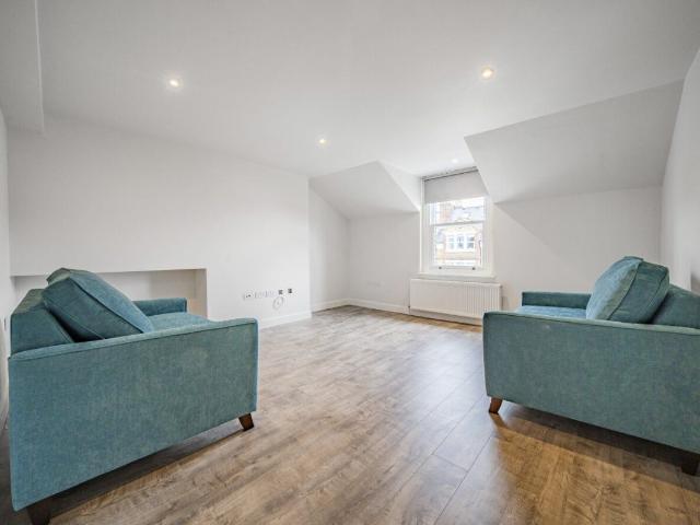 2B Gladstone Road, Wimbledon SW19, 1 bed flat to rent, £1,750 pcm | PrimeLocation