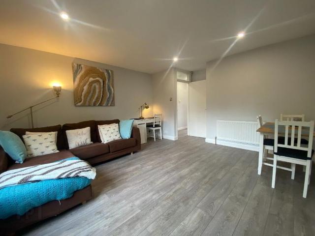 2b Stranmillis Court, Belfast, BT9 5FB
