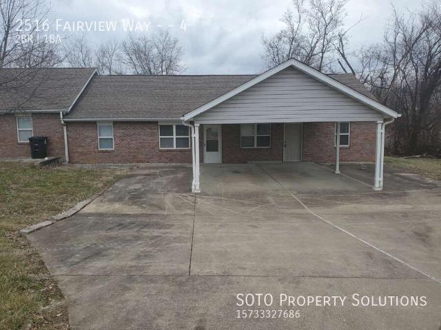 2BD/1BA Duplex on Private Dead end St. and Tranquil Backyard