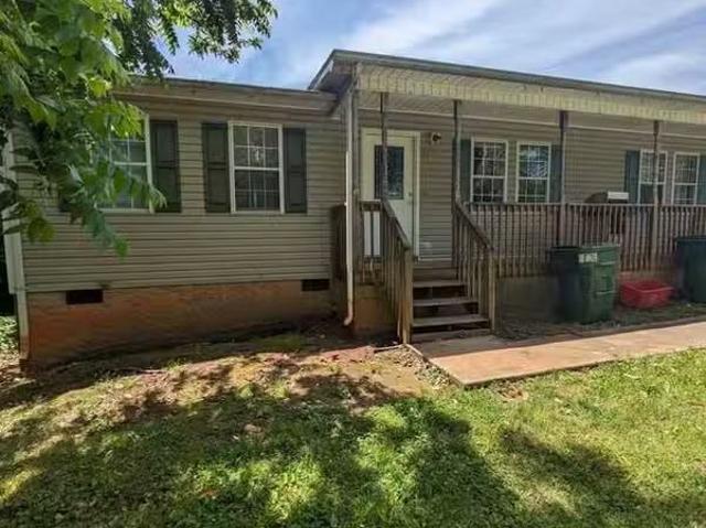 2BD/1BA Unit in HIckory 1107 N College Ave