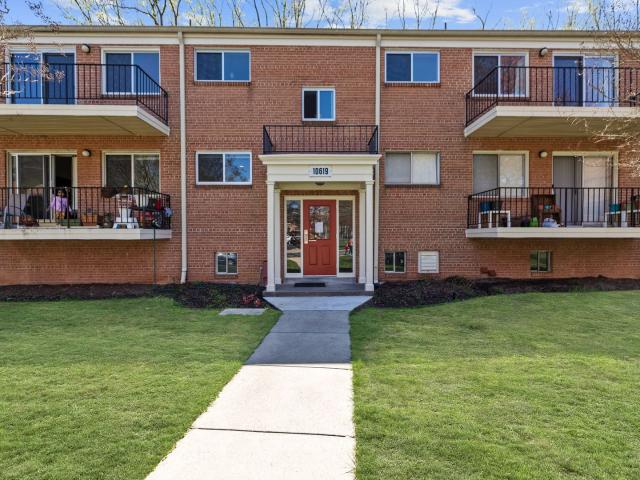 2BD/2BA Bethesda Condo in Parkside Community Utilities Included
