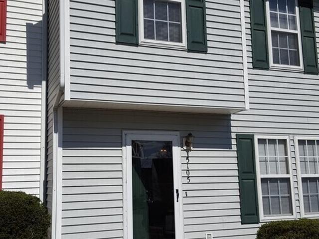 2bdrm 2.5 ba Townhome