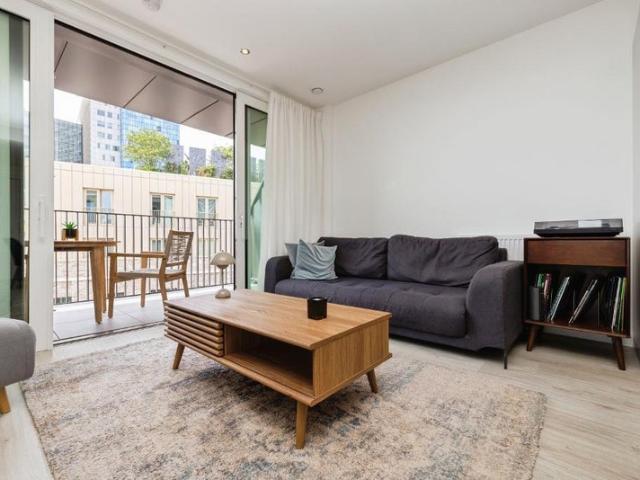 2Bed Flat E1 24H Concierge Gym Cinema Included