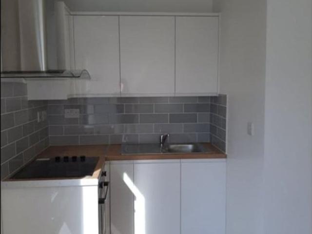 2bed FlatOppositeCharltonTrainStation 15th of July