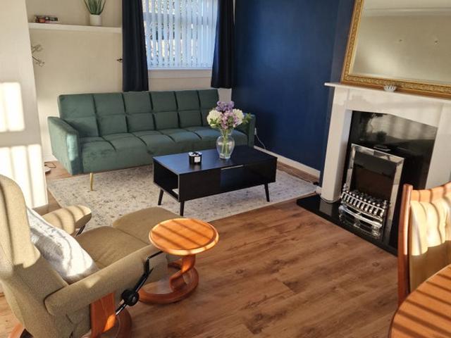 2bed house w/ parking + garden. 10min to beach