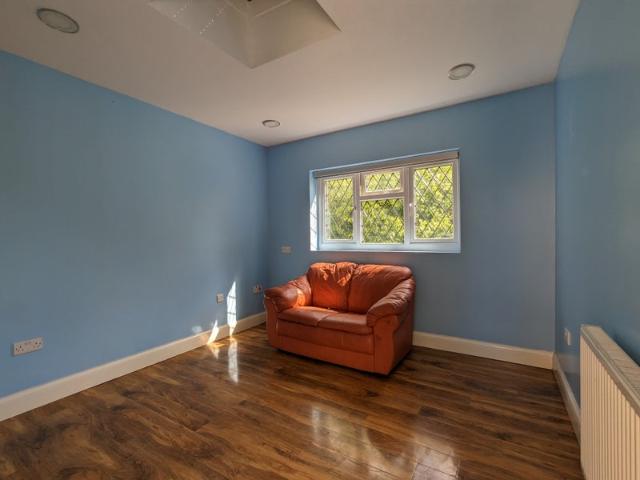 2bed room house to let in Romford