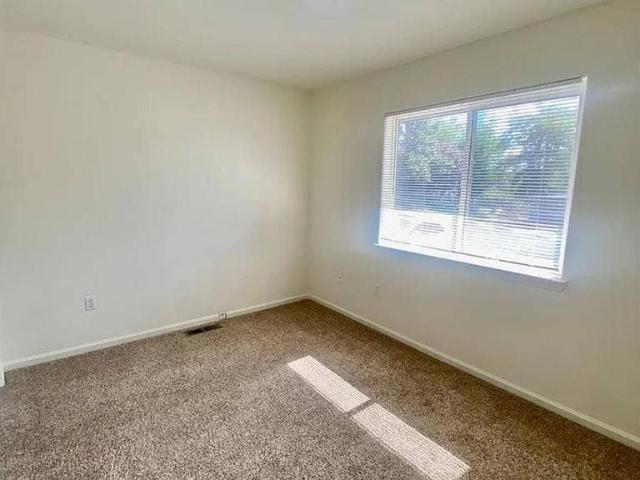 2bedroom 1 bath duplex