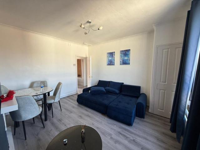 2Bedroom+Living RM+Parking@ Elephant & Castle