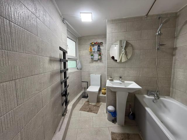 2Bedroom+Living RM+Parking@ Manor Park