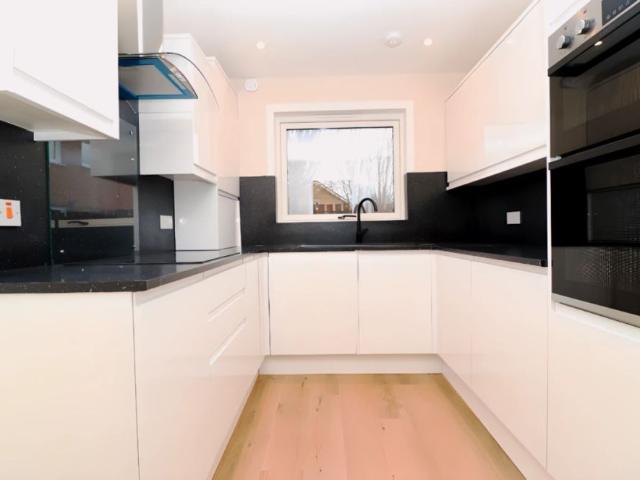 2Bedrooms, 1Bathrooms