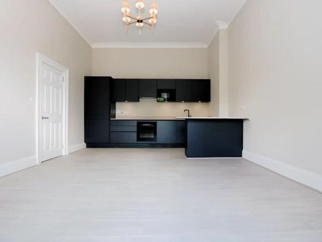 2Bedrooms, 1Bathrooms