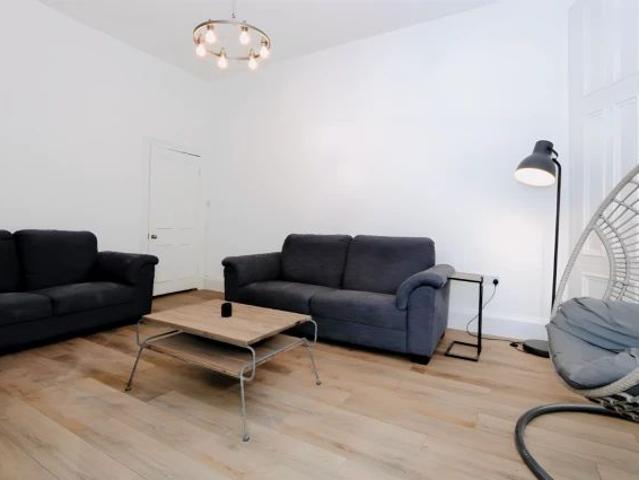 2Bedrooms, 1Bathrooms