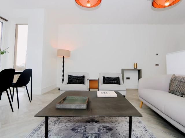 2Bedrooms, 2Bathrooms