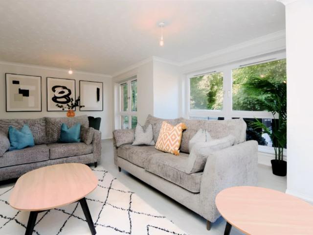 2Bedrooms, 2Bathrooms