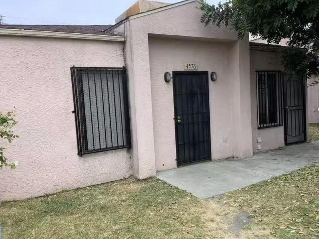 2BR/1.0BA 4576/S Florence Ave