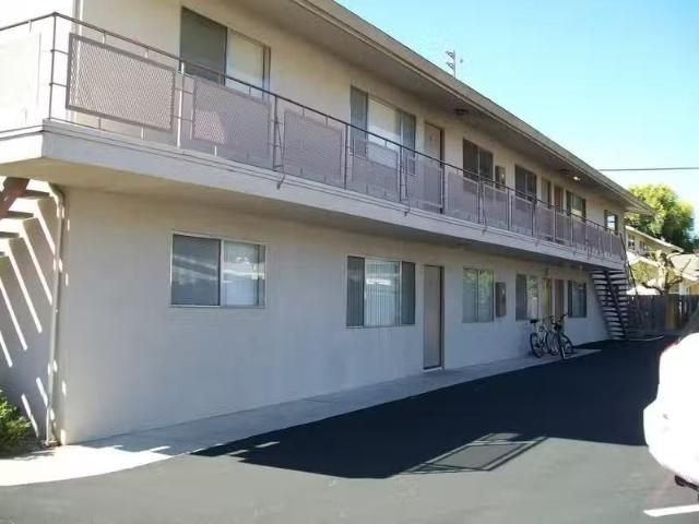 2BR/1.0BA 626 E. Foothill Boulevard