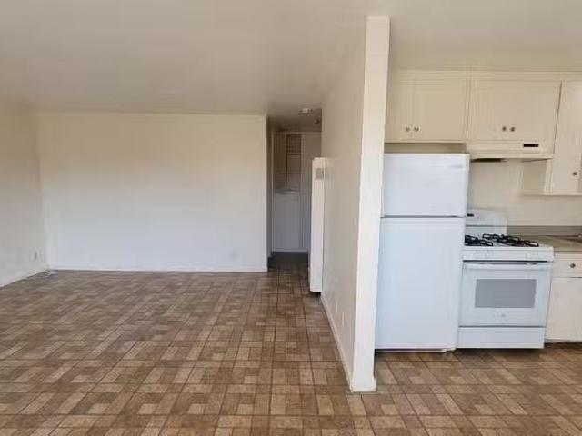 2BR/1.0BA 8176 LEMON GROVE WAY