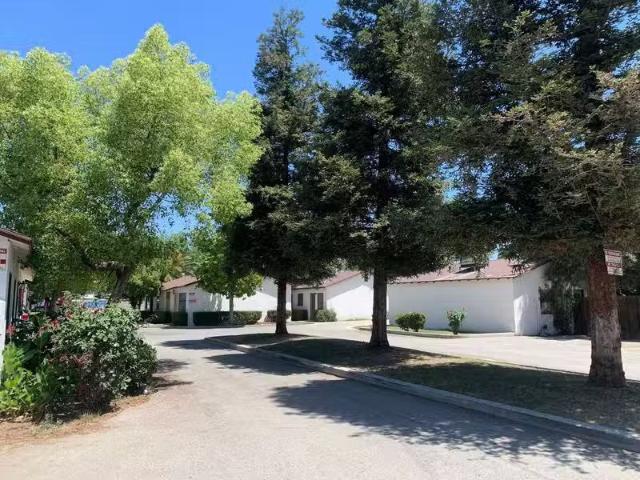 2BR/1.0BA 820 830 Roberts Lane