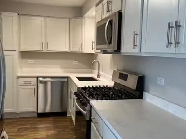 2BR/1.0BA 84 W. Belvidere Road